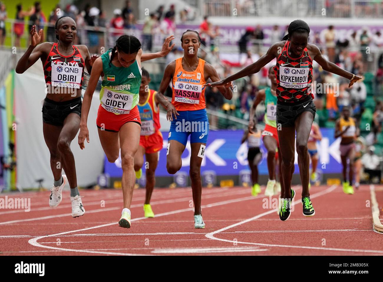 Letesenbet Gidey, of Ethiopia, wins the women's 10000-meter run final ...