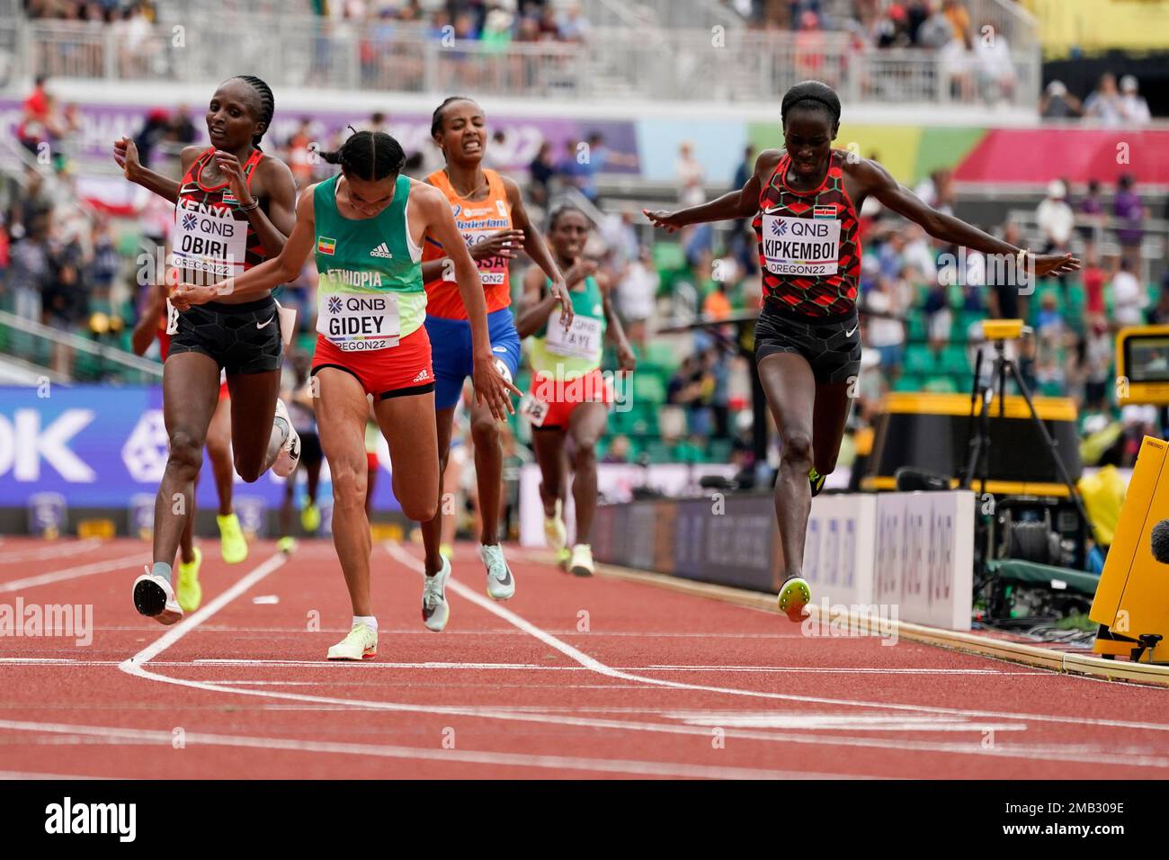 Letesenbet Gidey, of Ethiopia, wins the women's 10000-meter run final ...