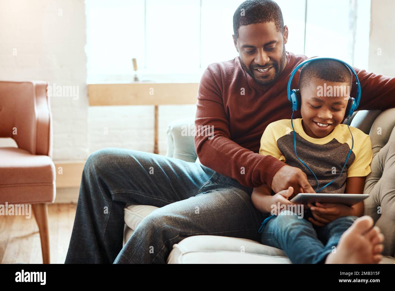 Man father african hi-res stock photography and images - Alamy