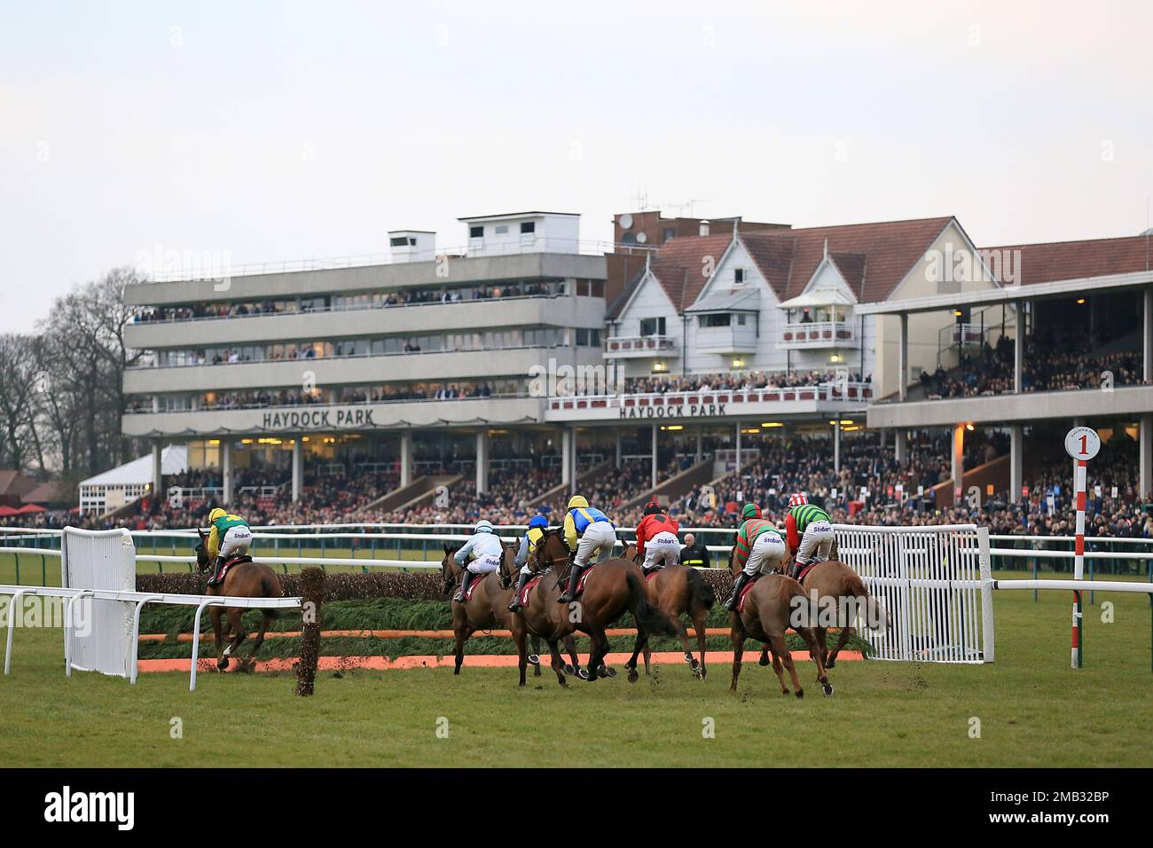 Haydock racing 2023 hi-res stock photography and images - Alamy