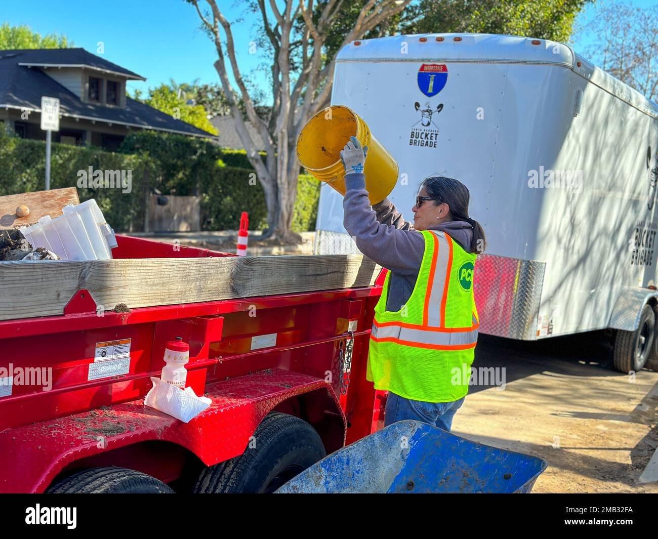 Bucket brigade hi-res stock photography and images - Alamy