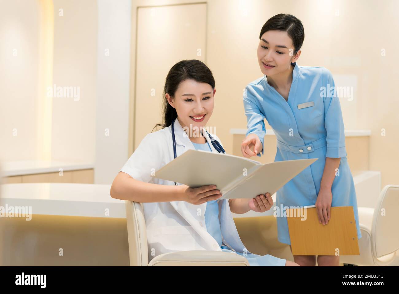 Dialogue and communication hi-res stock photography and images - Alamy