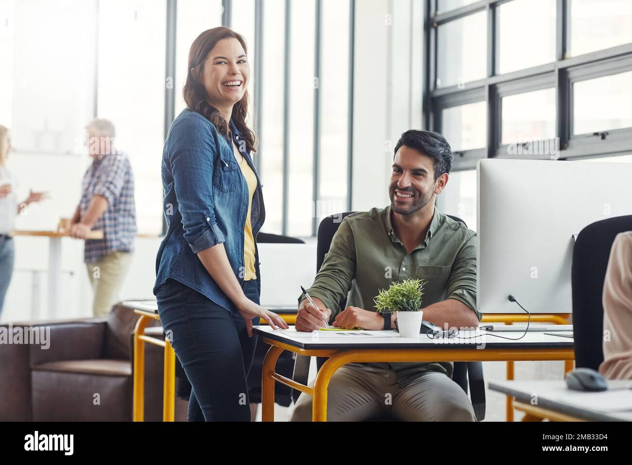 Team at work computer hi-res stock photography and images - Alamy