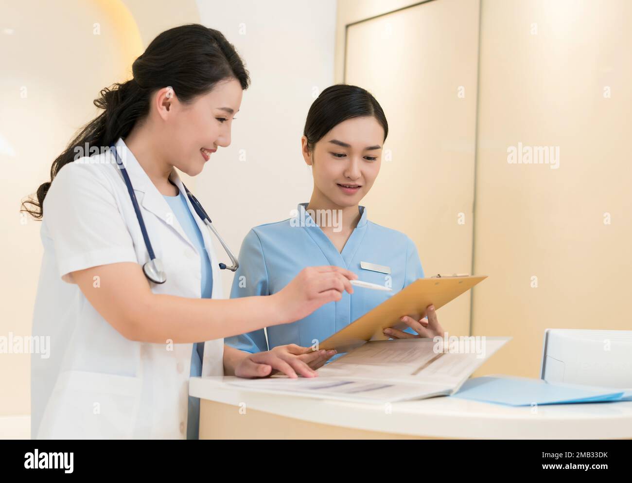 Dialogue and communication hi-res stock photography and images - Alamy