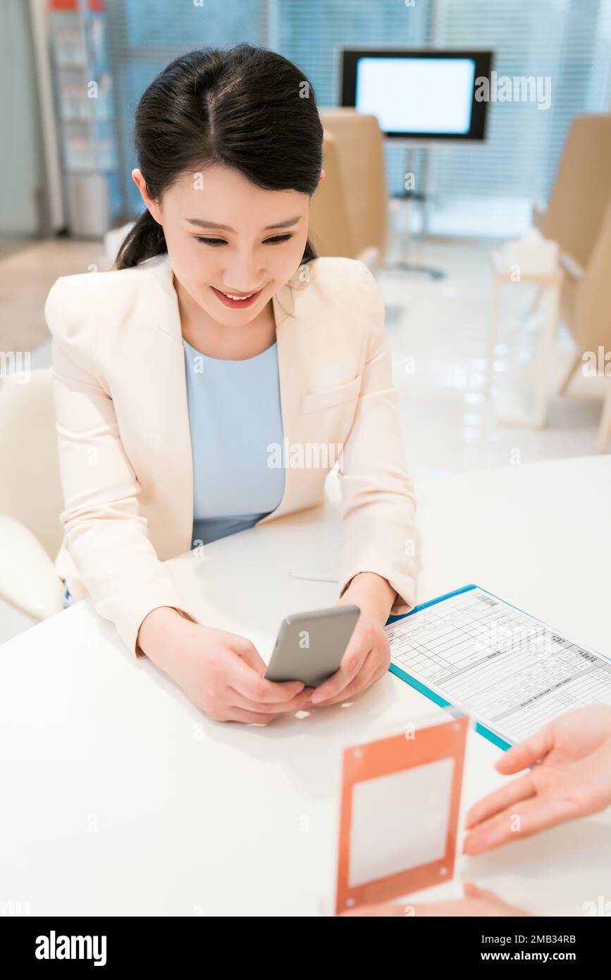 A young woman with clients Stock Photo - Alamy