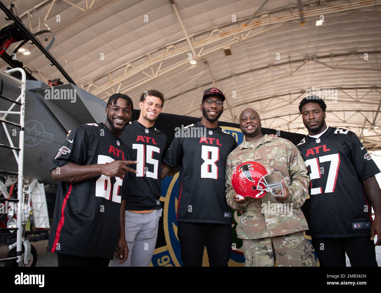 Members of the Atlanta Falcons football team pose for a photo with ...