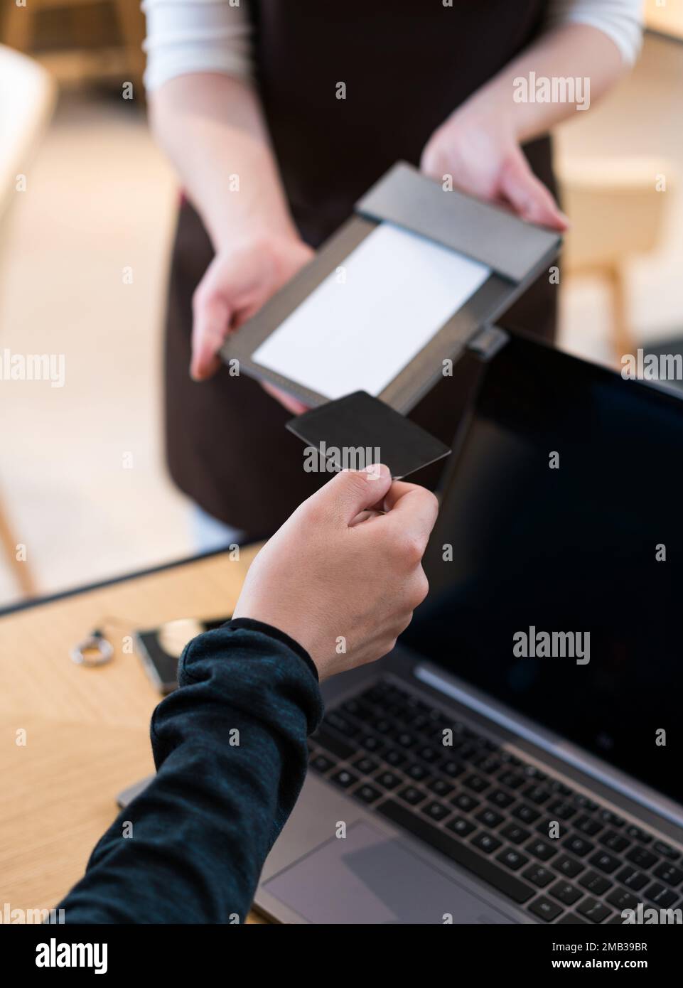 Customer credit card bill Stock Photo - Alamy