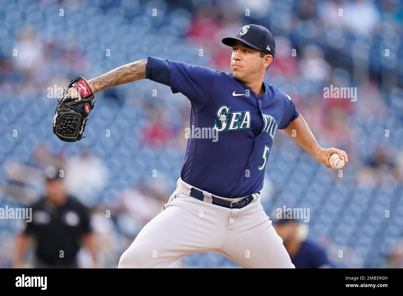 Seattle Mariners relief pitcher Tommy Milone throws to the Washington ...