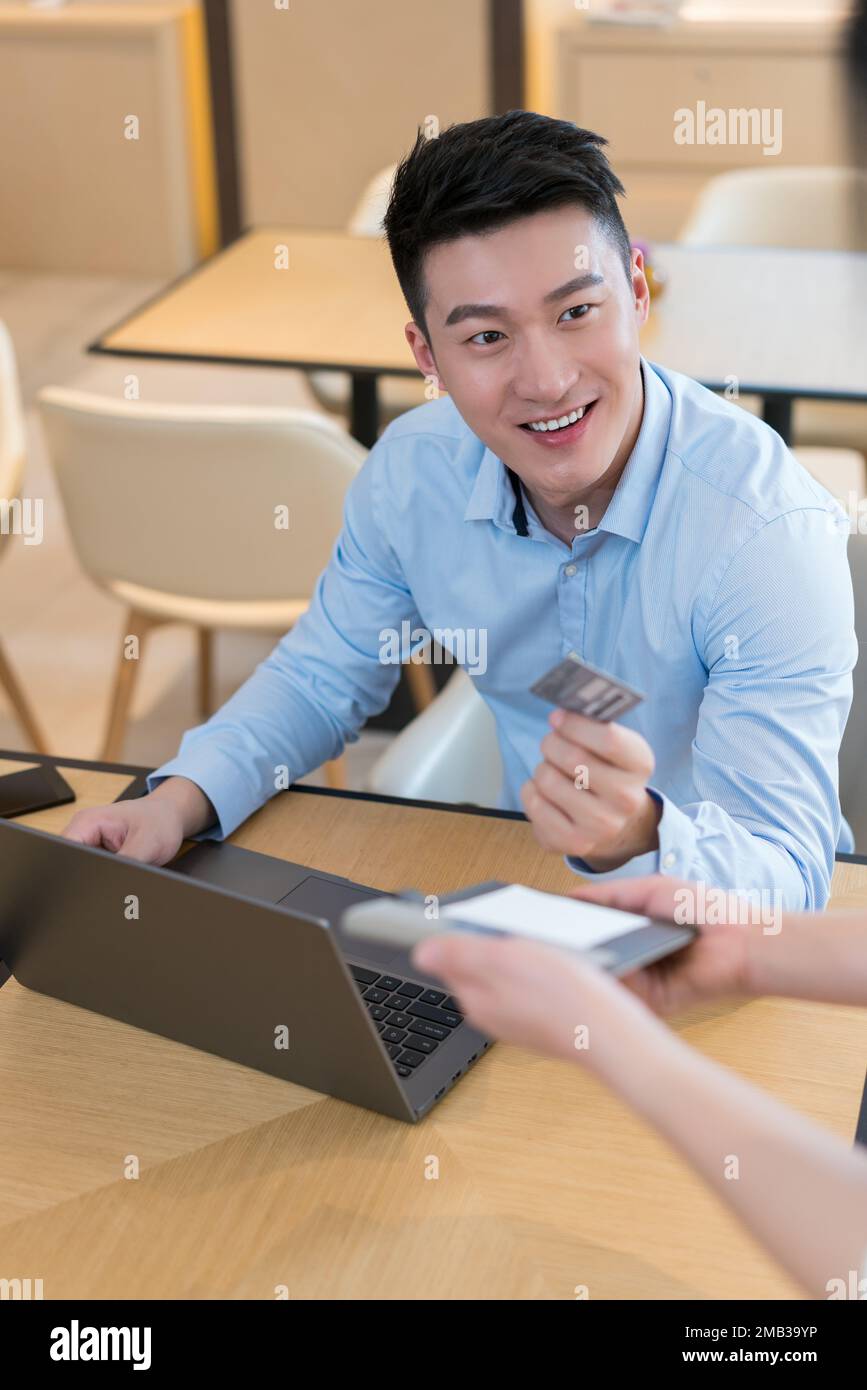 Customer credit card bill Stock Photo - Alamy