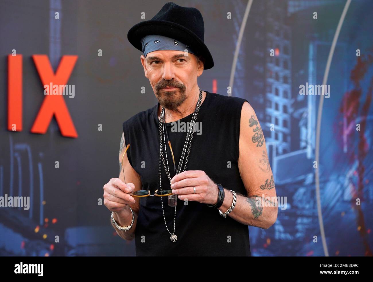Billy Bob Thornton poses at the premiere of the film "The Gray Man ...