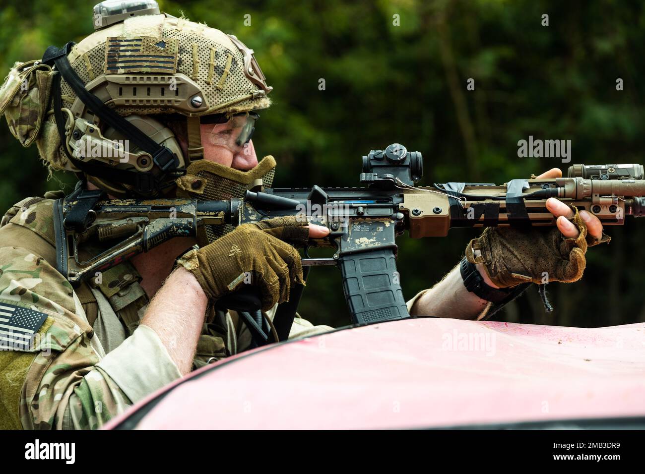 A U.S. Army Ranger with the 2nd Battalion, 75th Ranger Regiment, aims ...