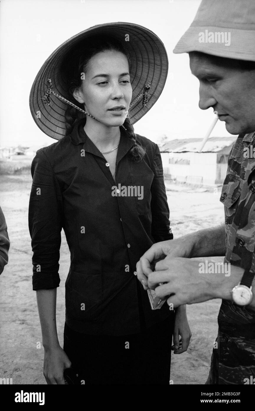 French freelance journalist Michele Ray speaks to newsmen in An Khe ...