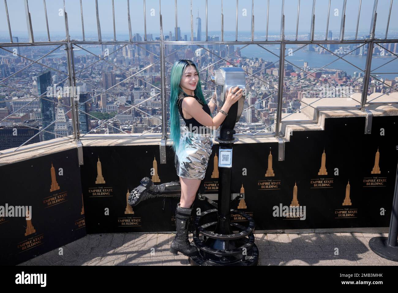 K-pop singer and "American Song Contest" winner AleXa visits the Empire ...