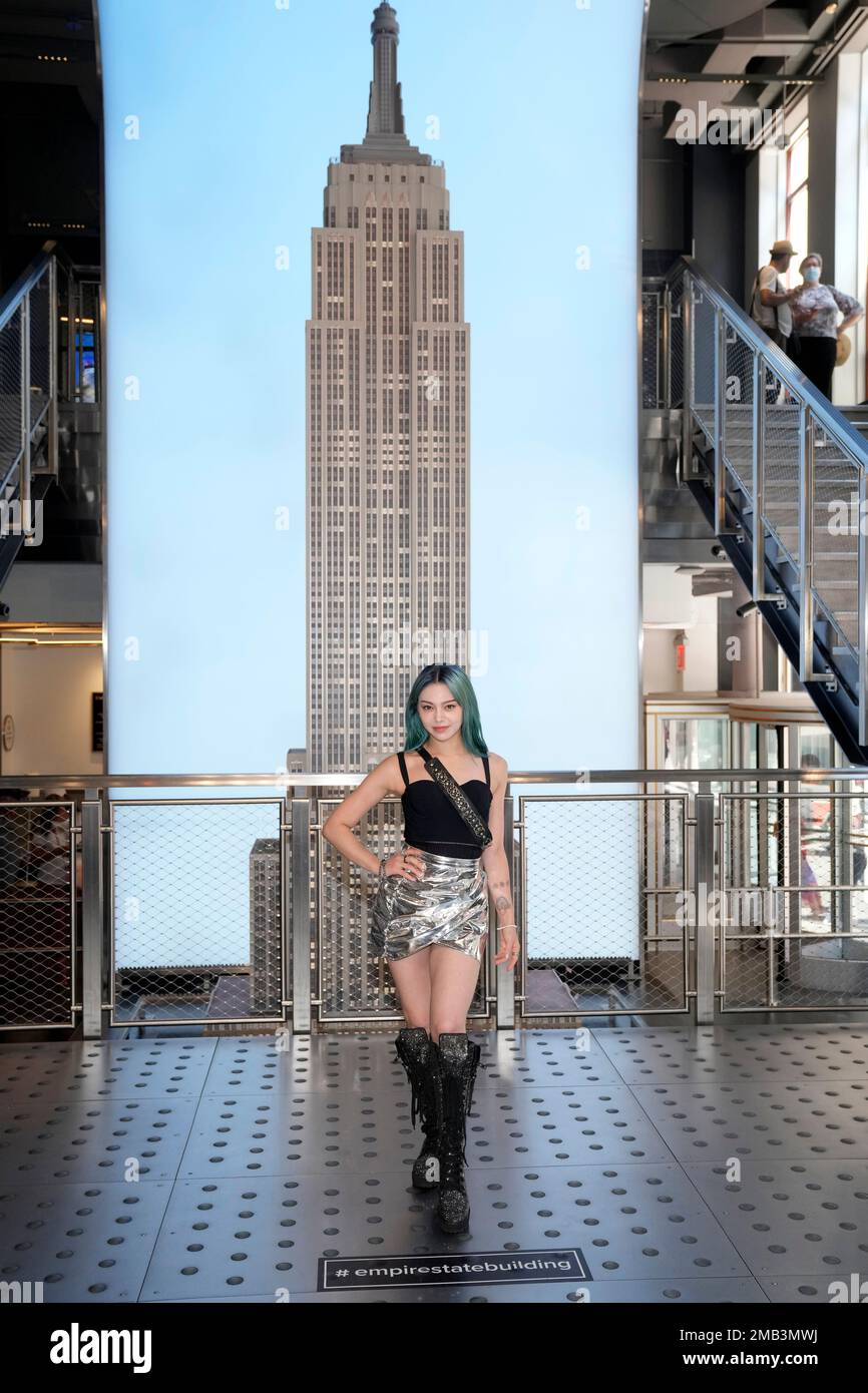 K-pop singer and "American Song Contest" winner AleXa visits the Empire ...