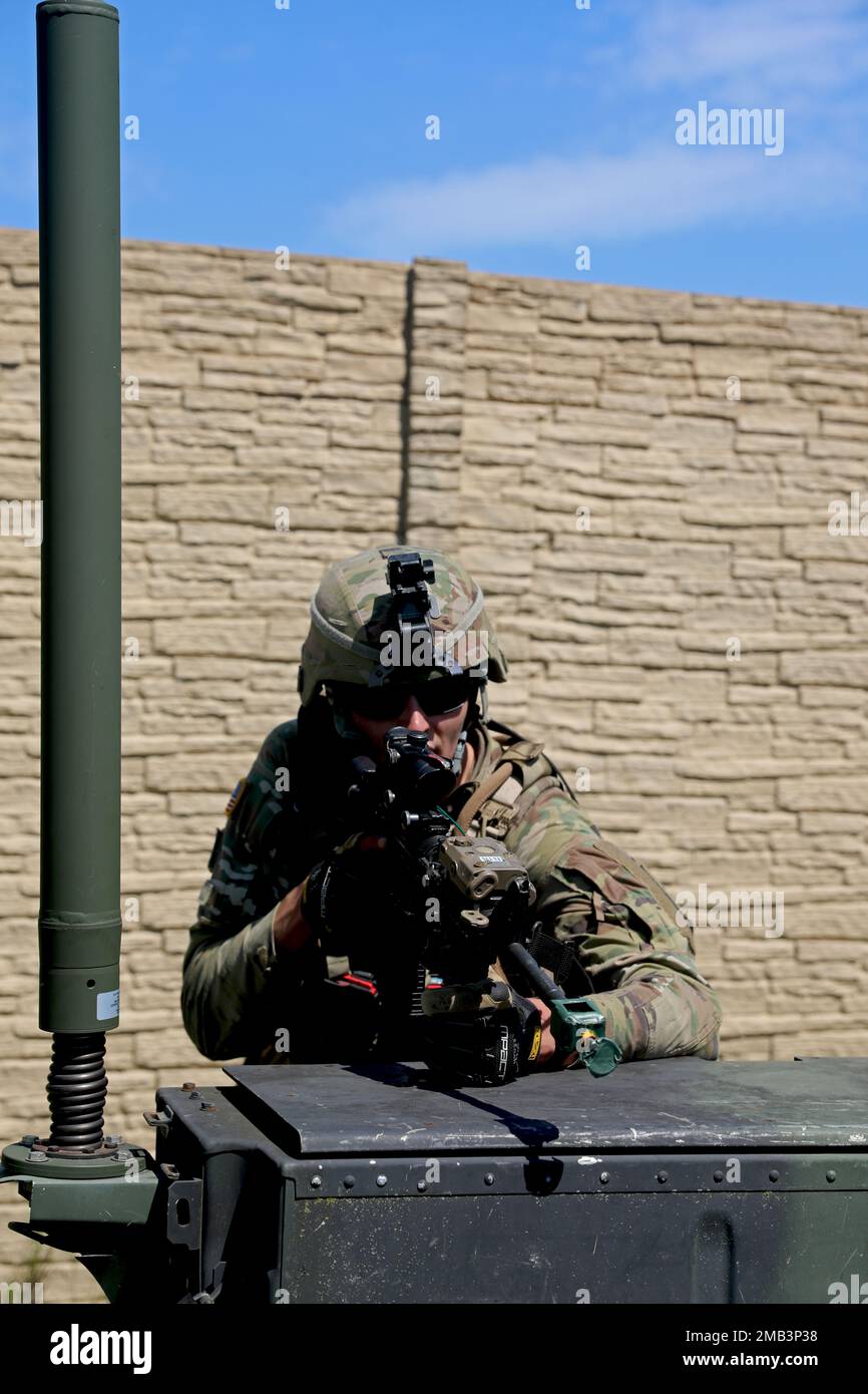 Soldiers with Company B, 1st Battalion, 128th Infantry Regiment, 32nd ...