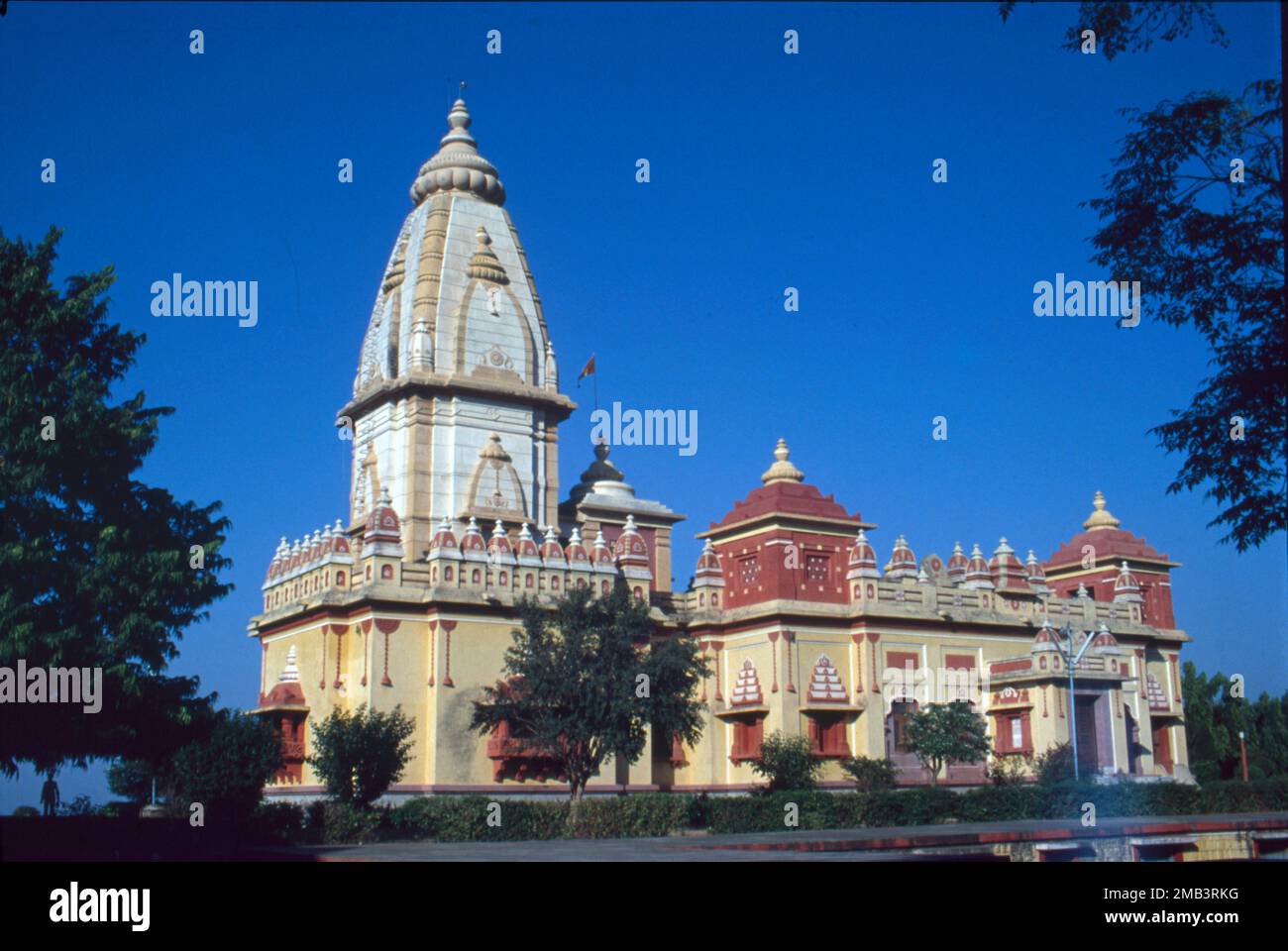 Inside a hindu mandir hi-res stock photography and images - Alamy