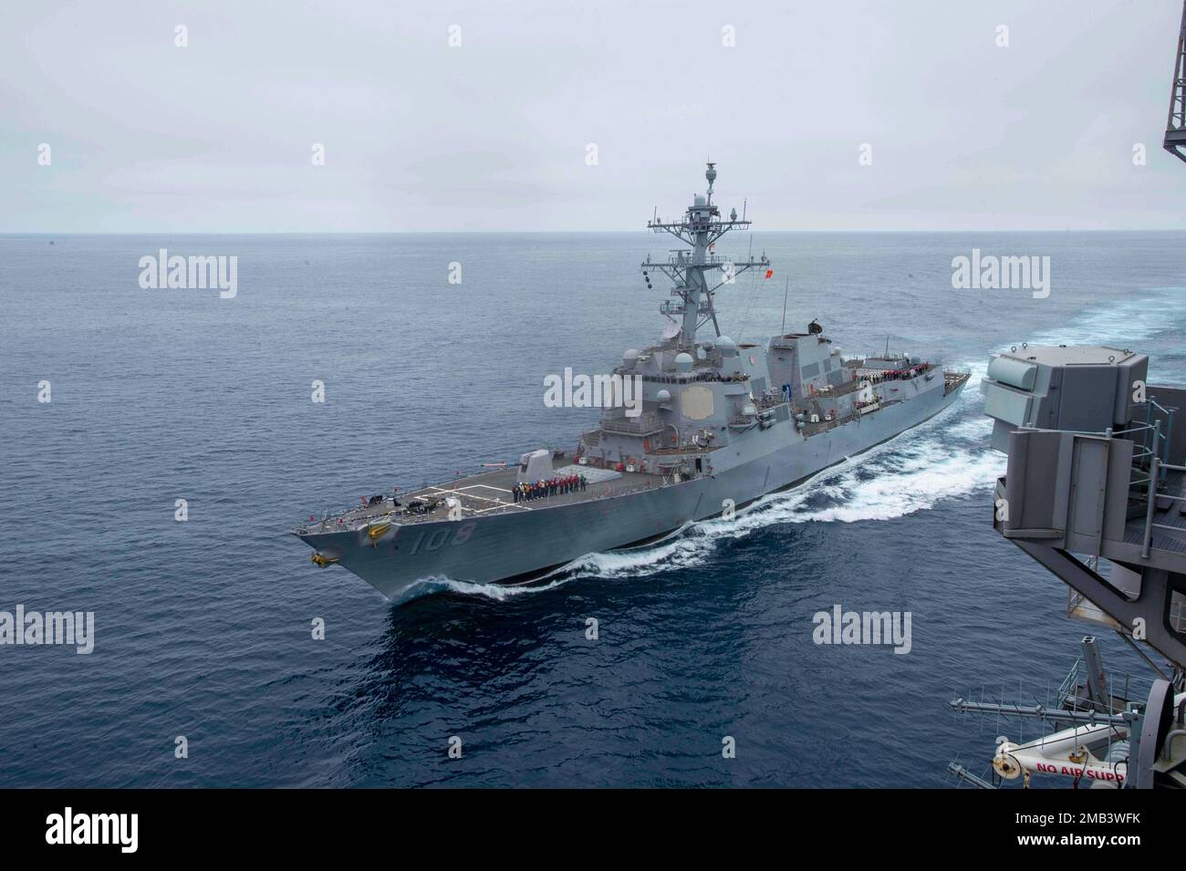 220611-N-KU796-1068 PACIFIC OCEAN (June 11, 2022) The Arleigh Burke ...