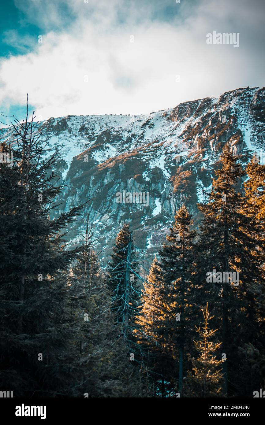 Giant mountain range hi-res stock photography and images - Alamy