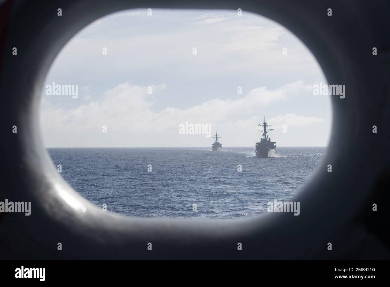 220612-N-XN177-1258 (PHILIPPINE SEA) – Arleigh Burke-class guided ...