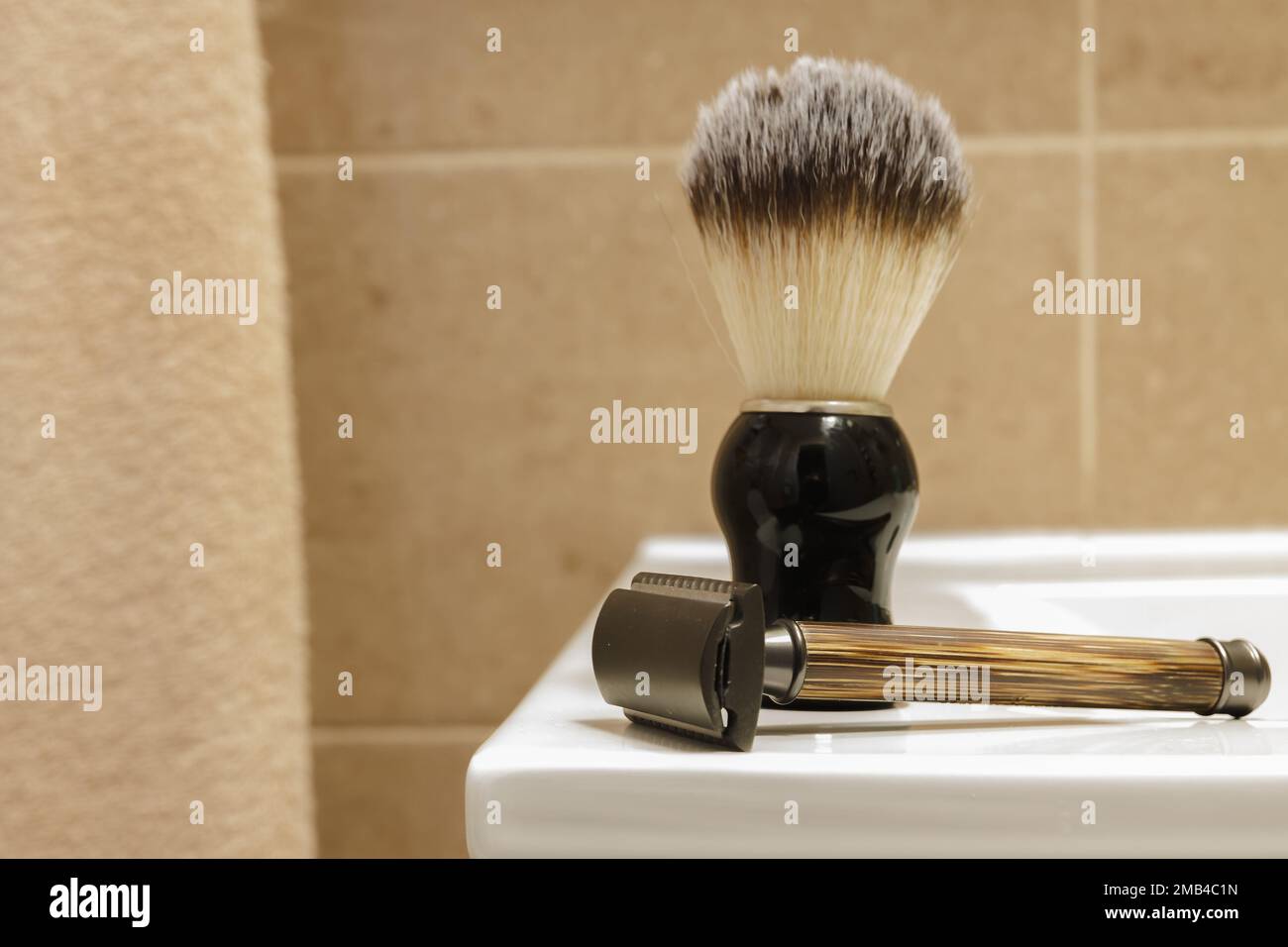 A luxury classic razor for a smooth, safe and stylish shave. Selective ...