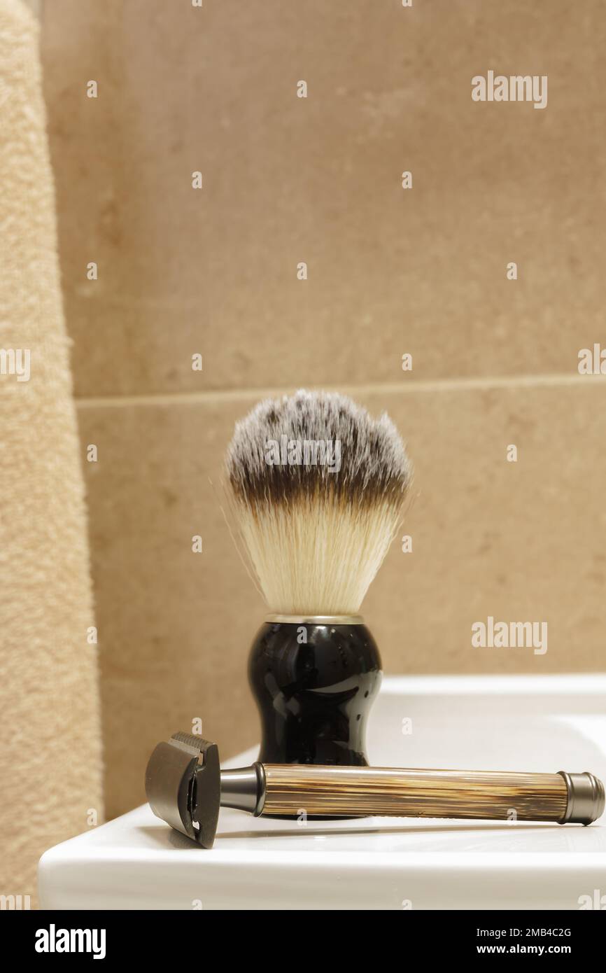 A luxury classic razor for a smooth, safe and stylish shave. Selective ...