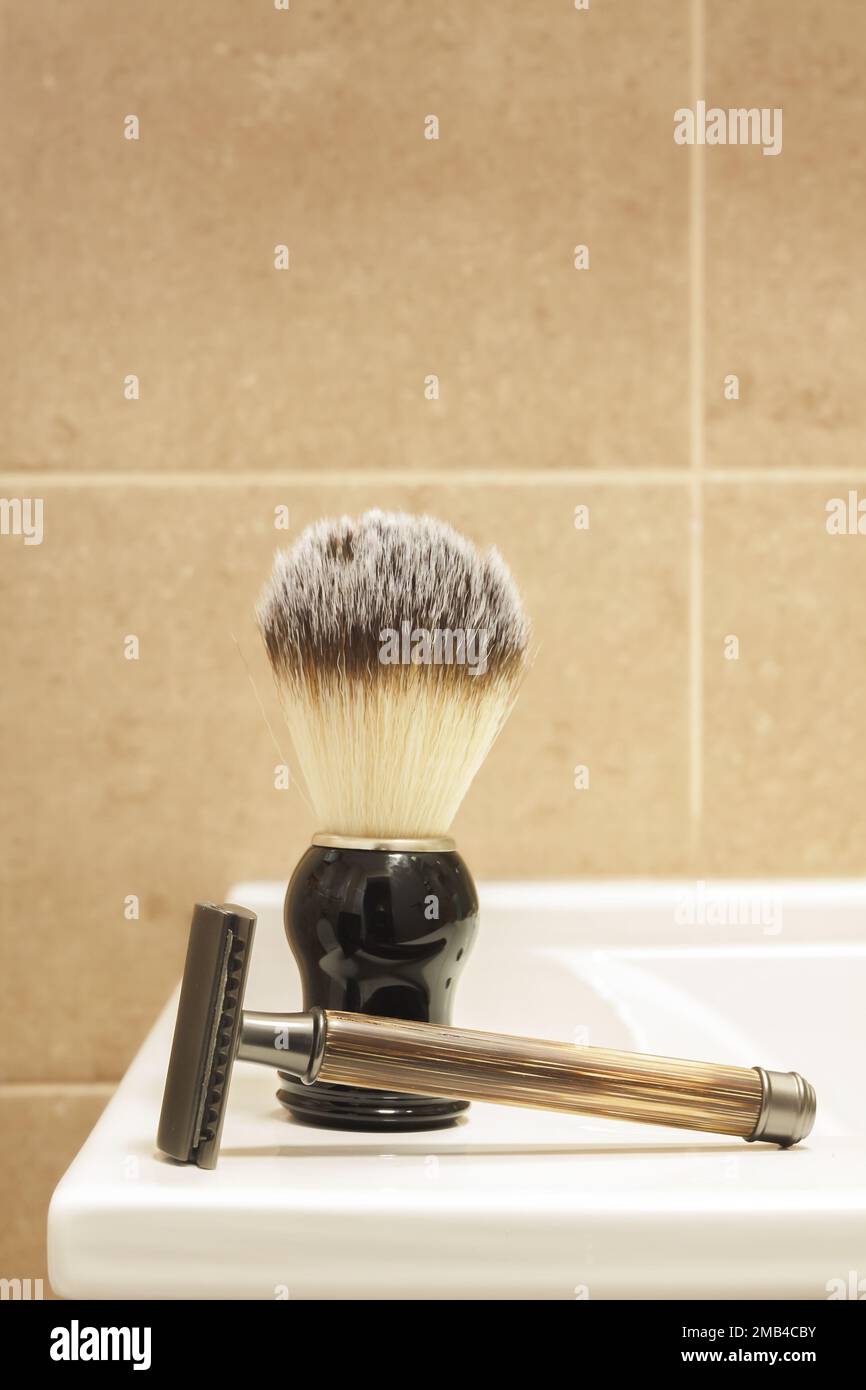 A luxury classic razor for a smooth, safe and stylish shave. Selective ...