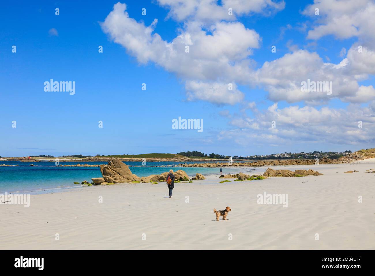 Sandy beach beach Plage d'Erleach, Saint-Pabu, Communaute de communes ...