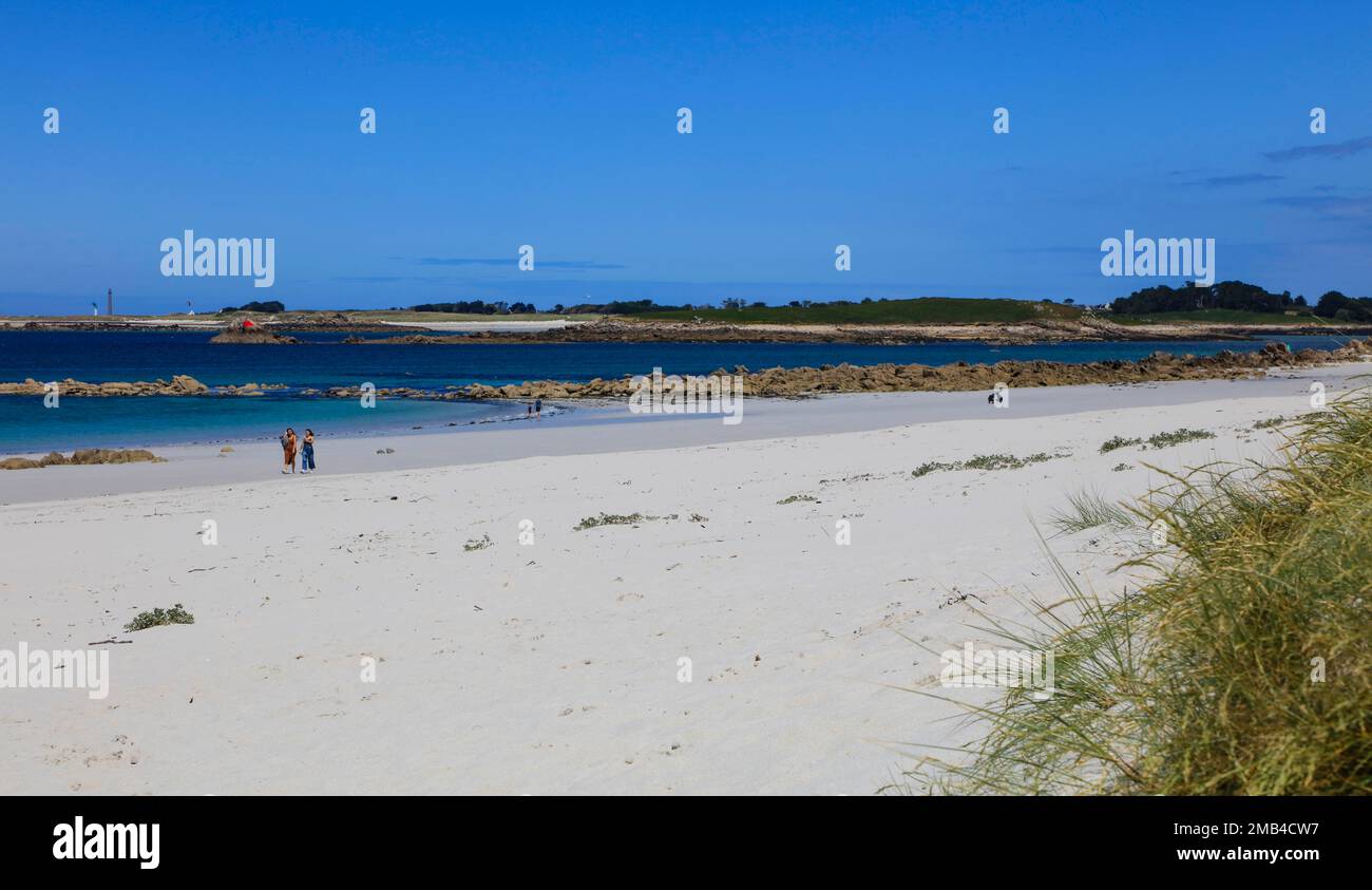 Sandy beach beach Plage d'Erleach, Saint-Pabu, Communaute de communes ...