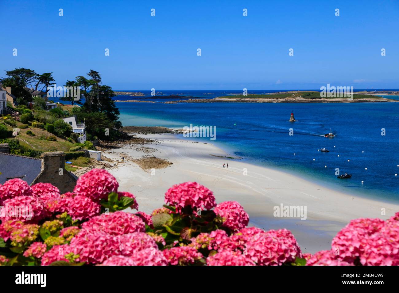 Estuary of the Aber Benoit into the Atlantic, beach Plage de Beniguet ...