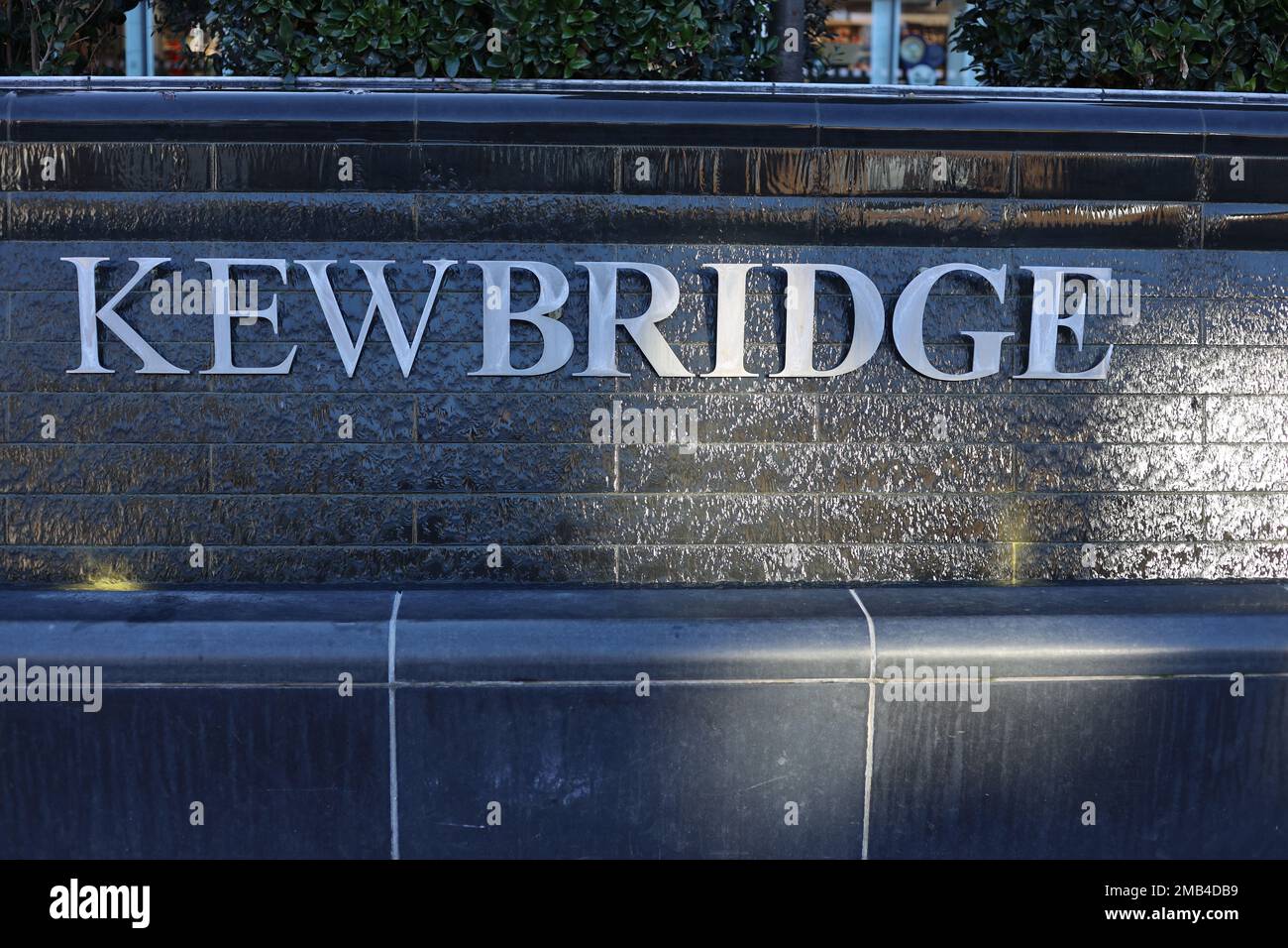 Kew brdige hi-res stock photography and images - Alamy