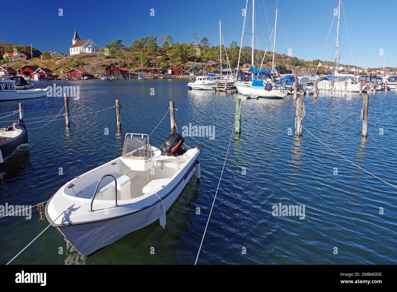 Leisure boats in crystal clear water, autumn, leisure, tourism, idyll ...