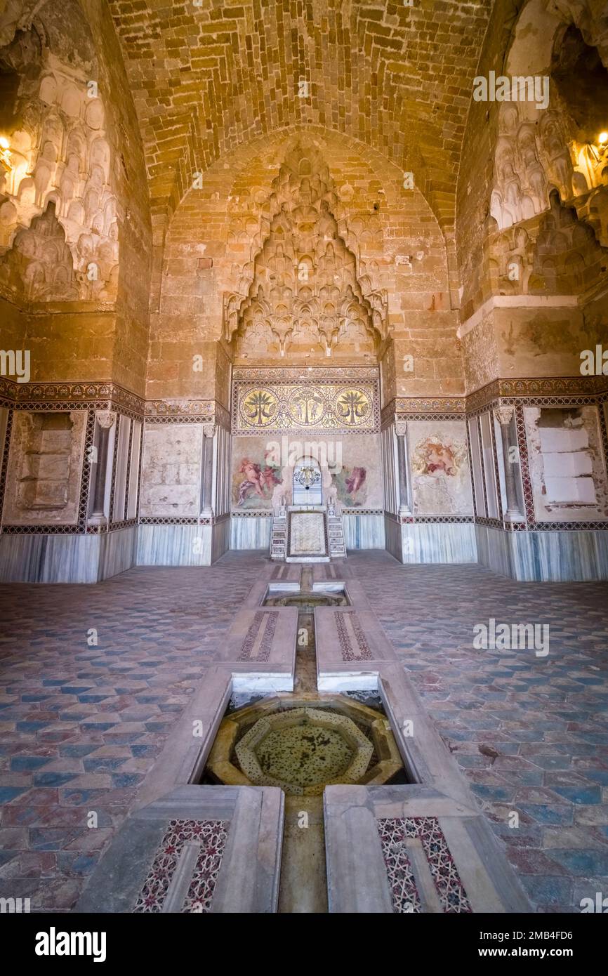 Beautiful architectural work of art and Muqarnas in Zisa Palace ...