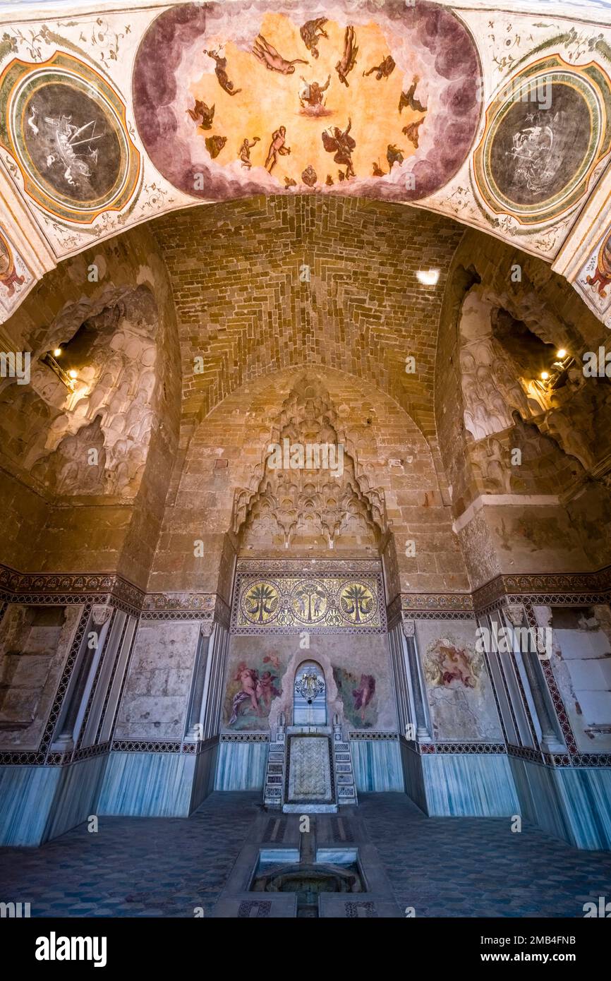 Beautiful architectural work of art and Muqarnas in Zisa Palace ...