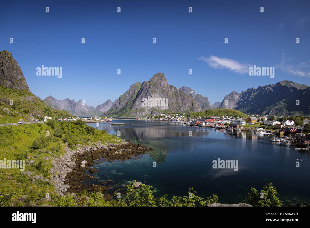 Boats in Reine harbour, and mountains, Moskenesoya, Lofoten Islands ...
