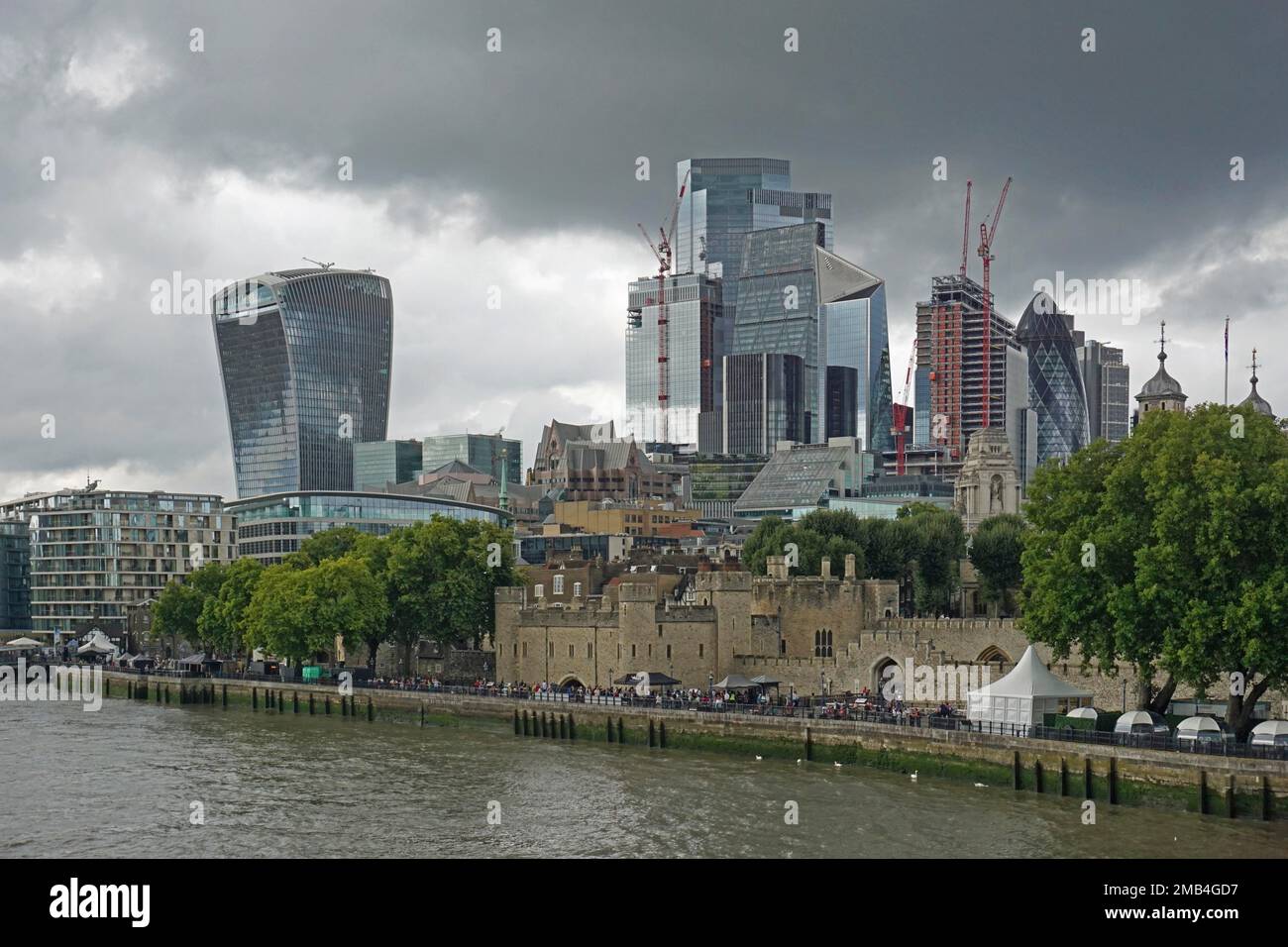 Thames embankment tower of london hi-res stock photography and images ...