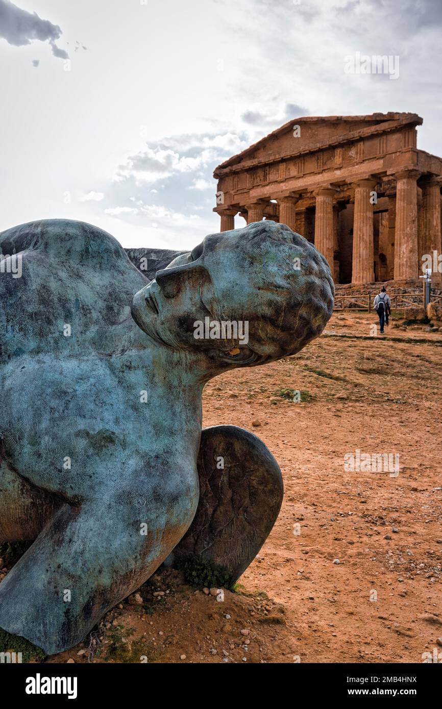 Fall of Icarus, modern bronze sculpture by sculptor Igor Mitoraj ...