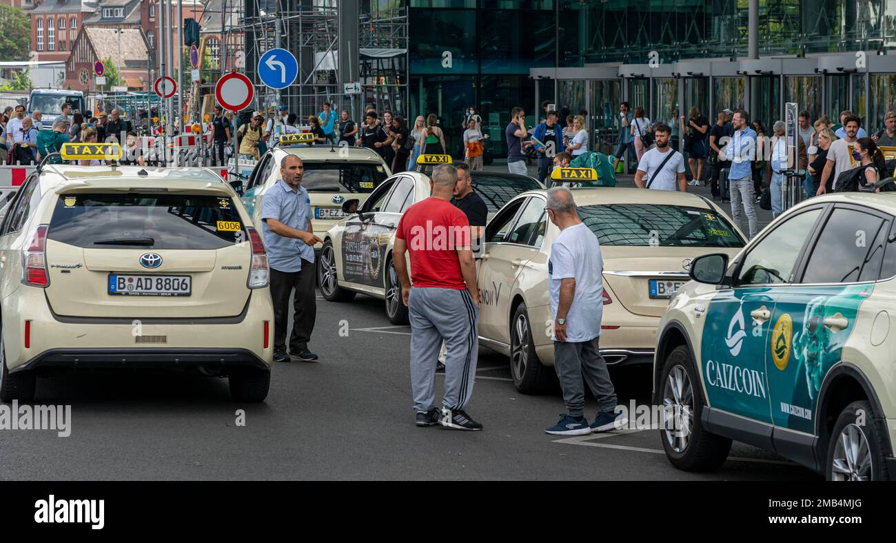 Berlin Central Station, taxis in front of the entrance, Berlin, Germany ...