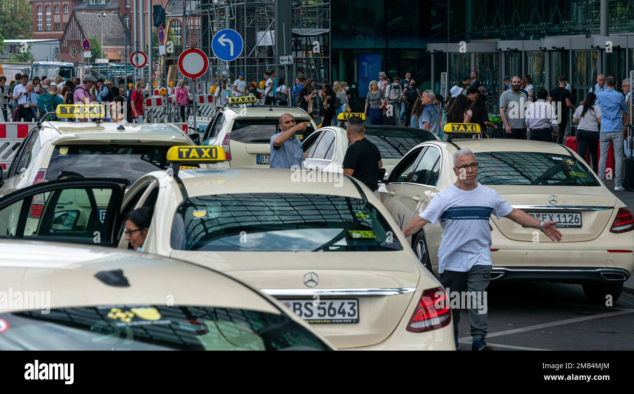 Berlin Central Station, taxis in front of the entrance, Berlin, Germany ...