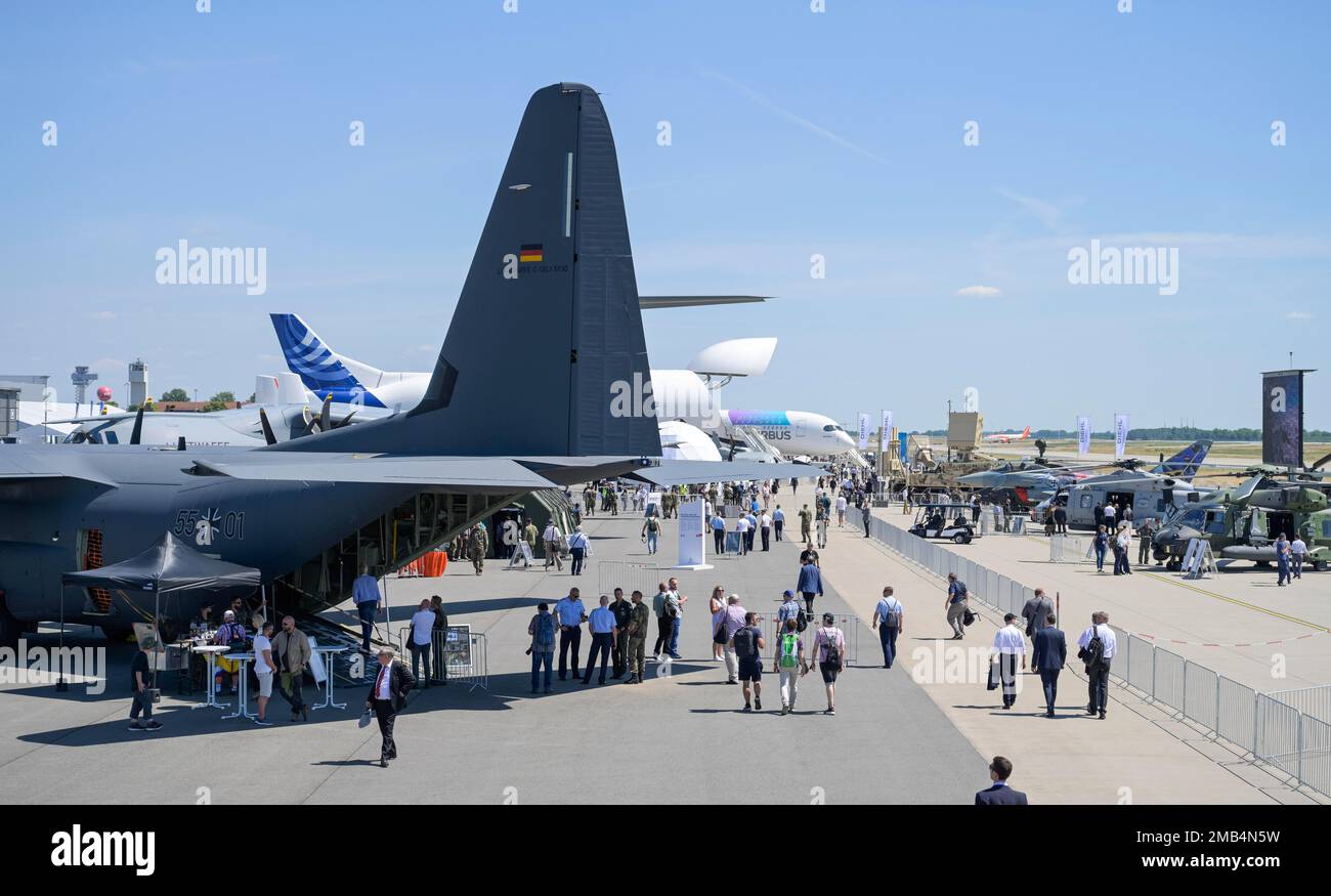 Visitors Open space, grounds, 22. 06. 2005. ILA International Aerospace ...