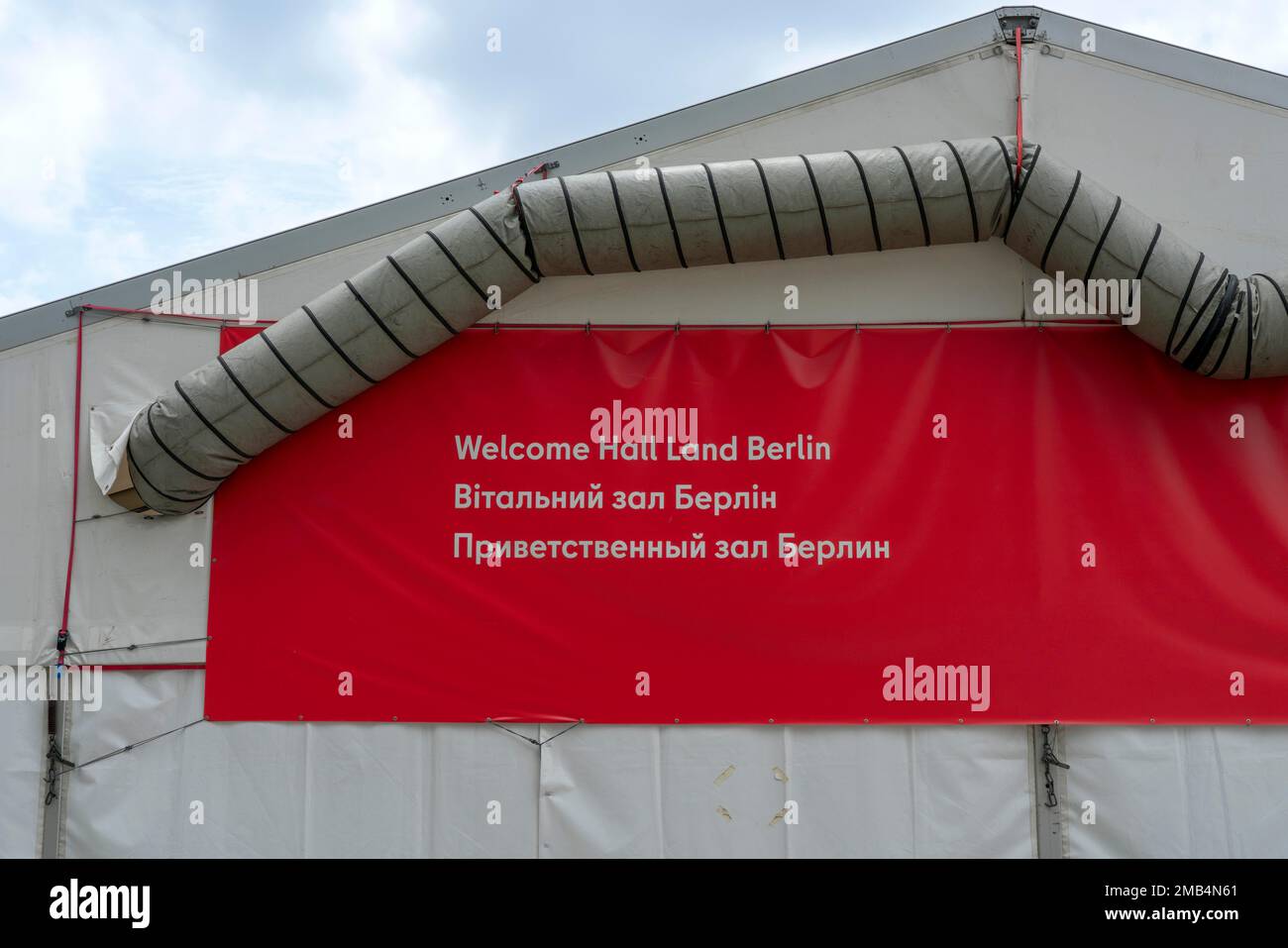 Welcome Hall for refugees from Ukraine in front of Berlin Central ...