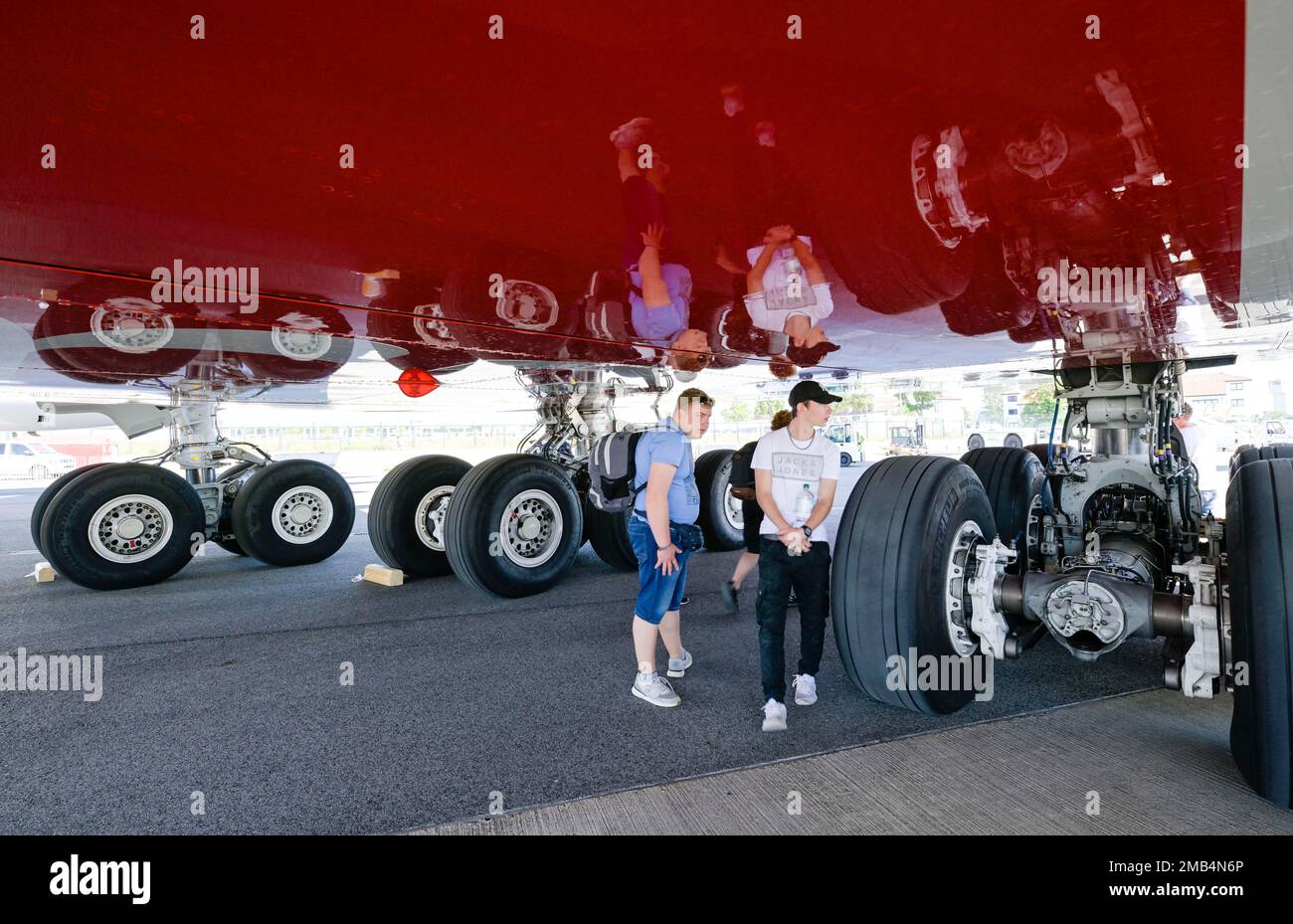 Landing gear, Airbus A380, Emirates Airline, 22. 06. 2005. ILA ...