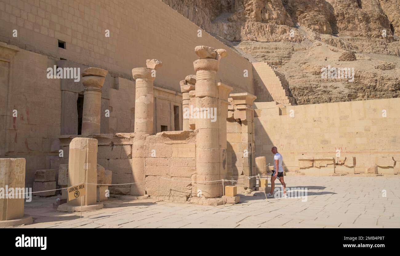 Columns in the courtyard of the second terrace, Temple of Hatshepsut ...
