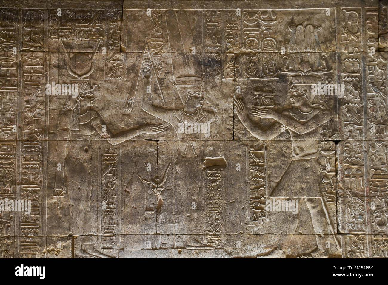 Queen bas relief hi-res stock photography and images - Alamy