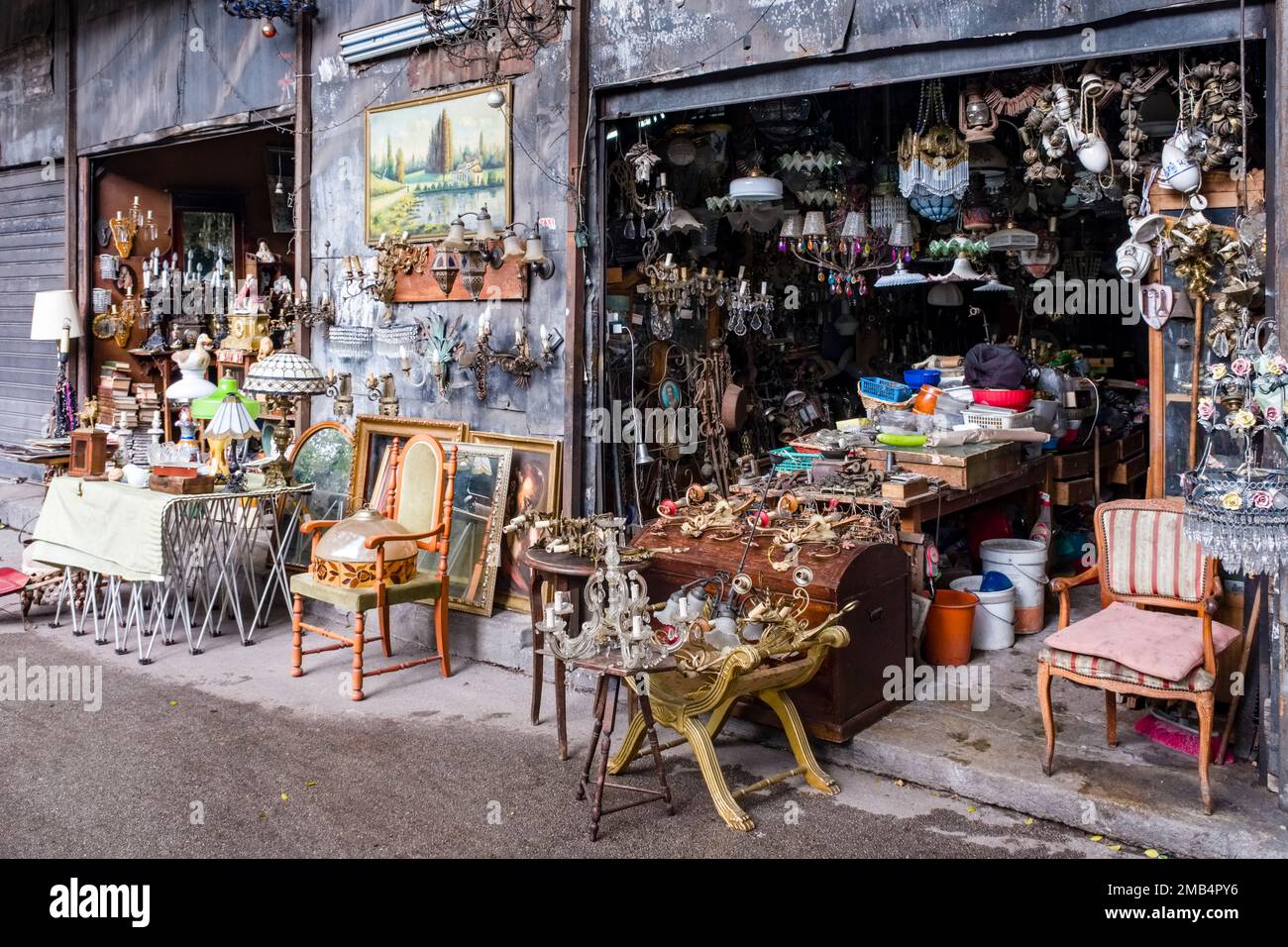At the local antique market all kinds of sculptures, lamps and other ...