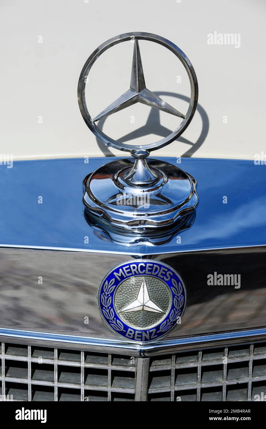 Star on bonnet, Mercedes Benz 250 SE, classic car, Allgaeu, Baden ...