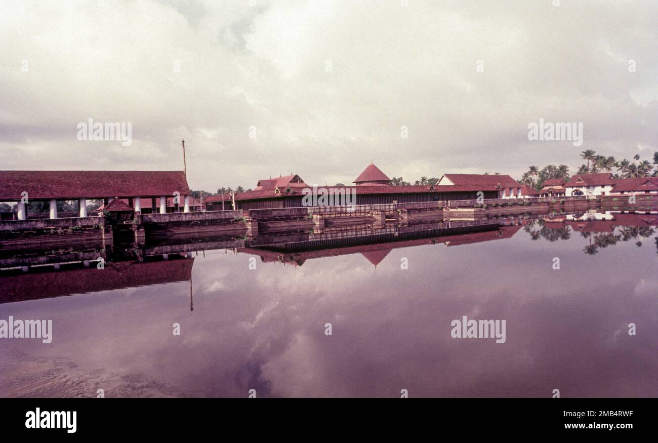 Irinjalakuda Koodal Manikyam temple with tank in Irinjalakuda, Kerala ...