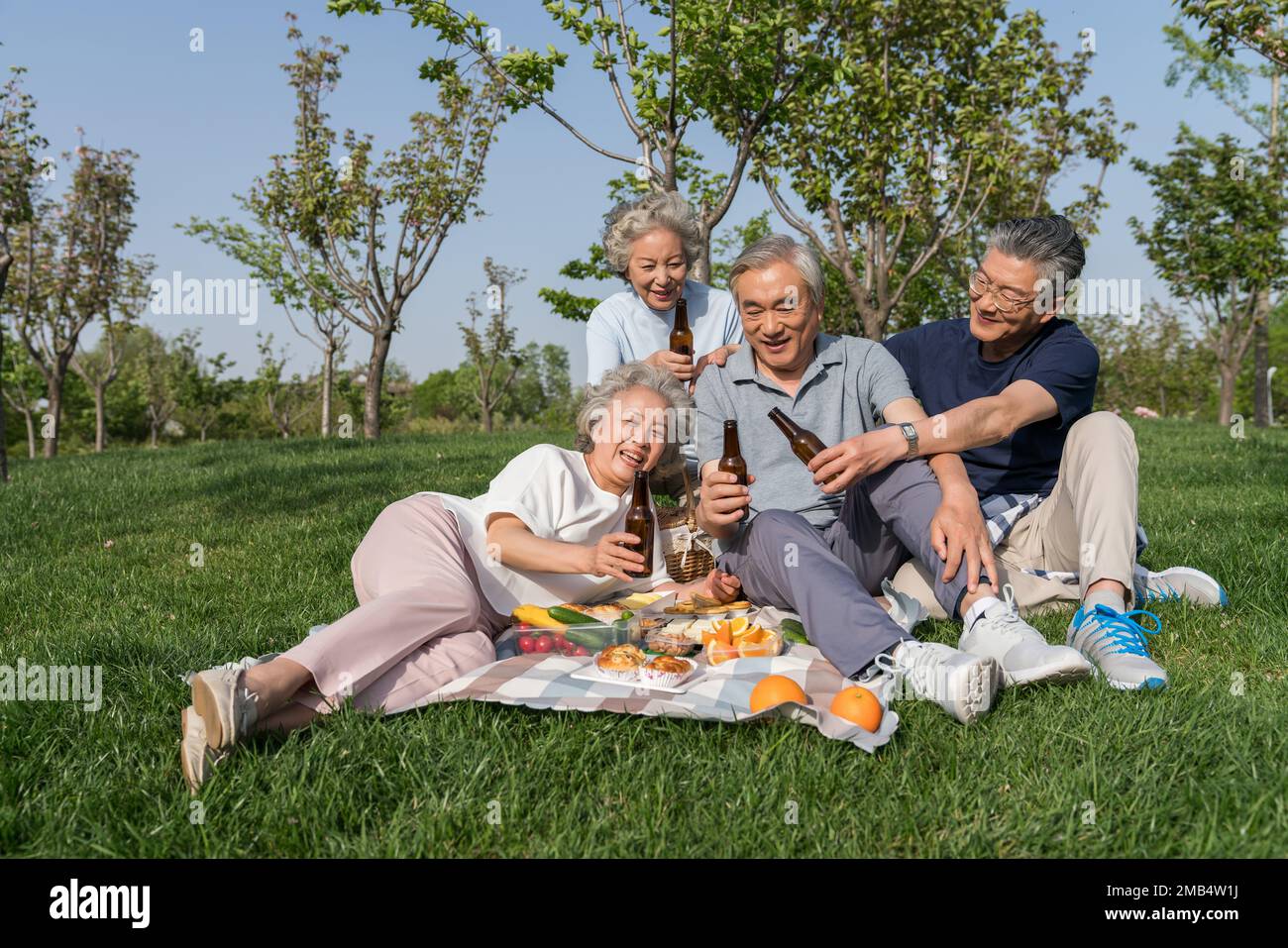 Four adults sitting down hi-res stock photography and images - Alamy
