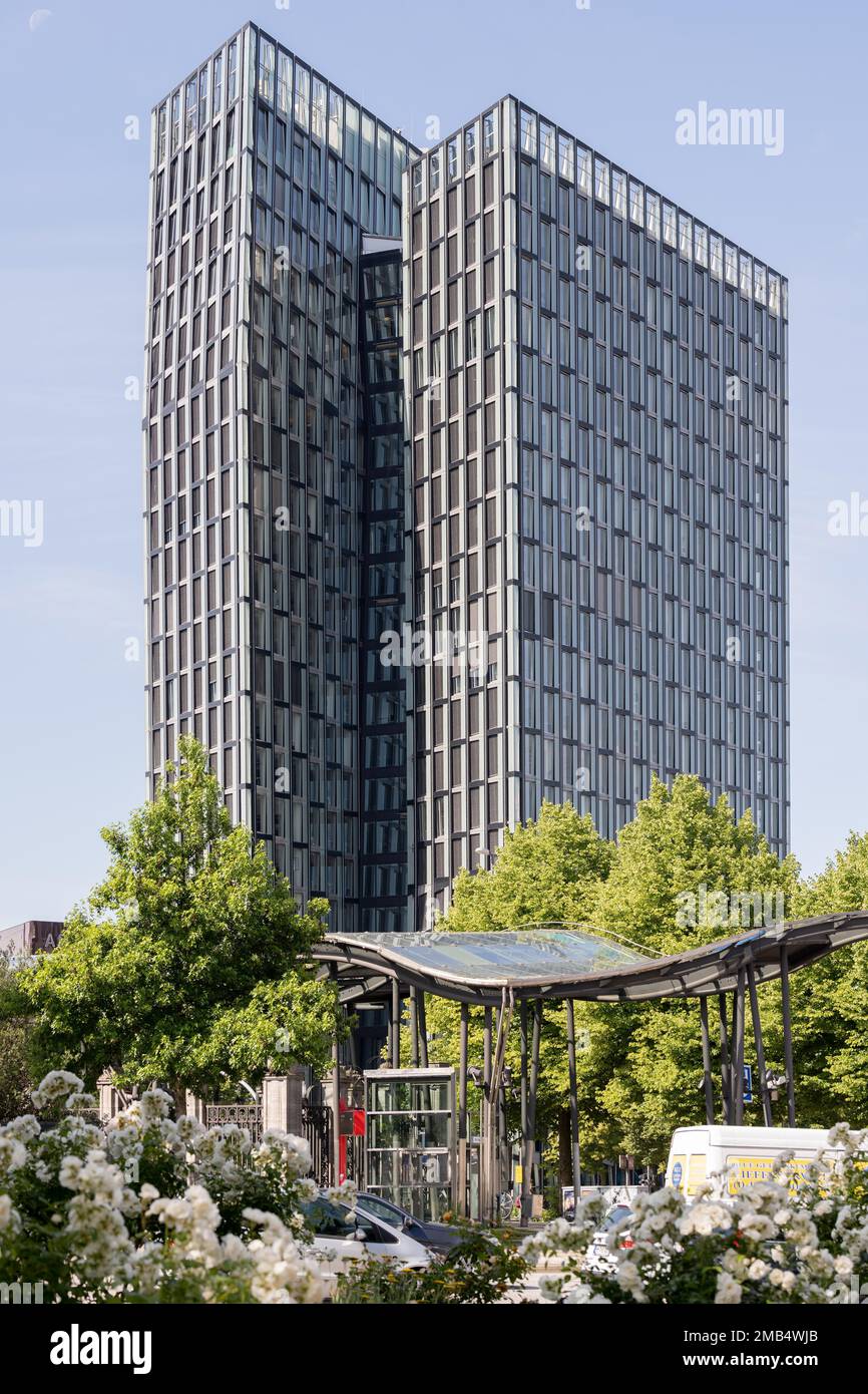 Dancing Towers (Tango Towers) at the eastern entrance to the Reeperbahn ...