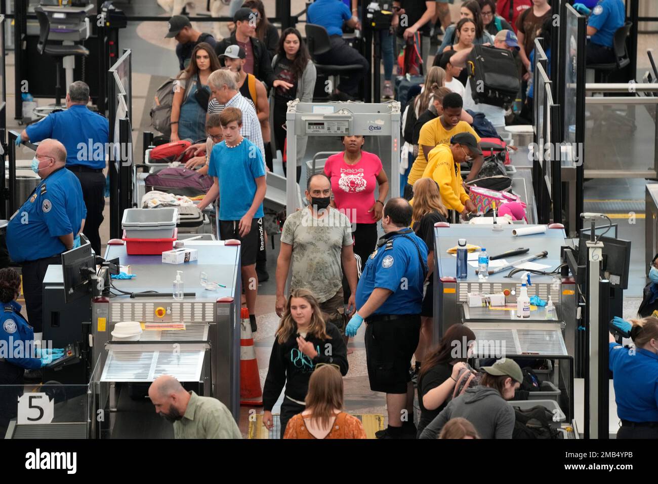 Travelers wade through long lines at the north security checkpoint in ...