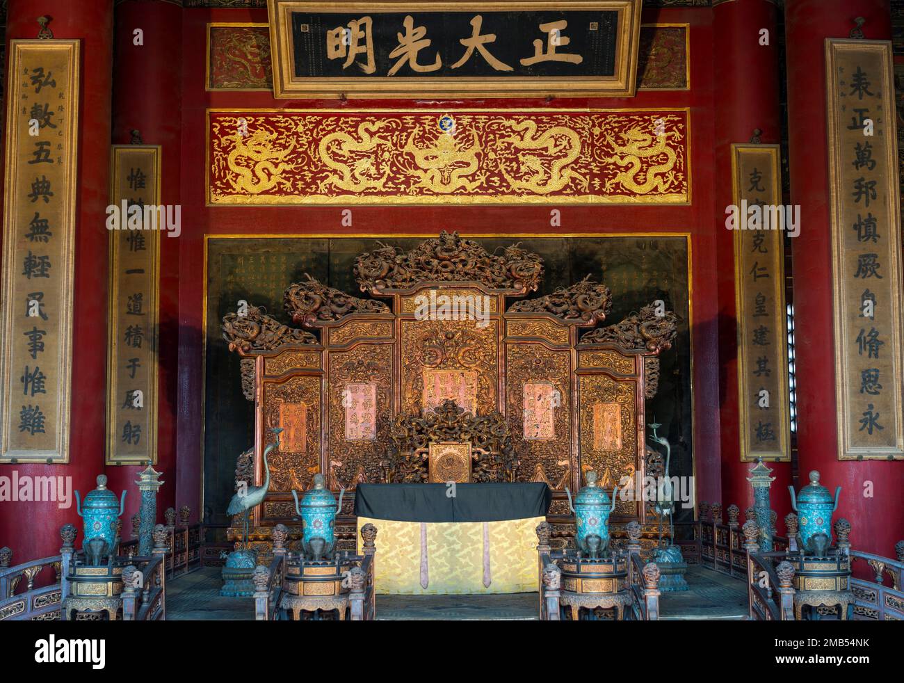 Dynasty palace hi-res stock photography and images - Alamy